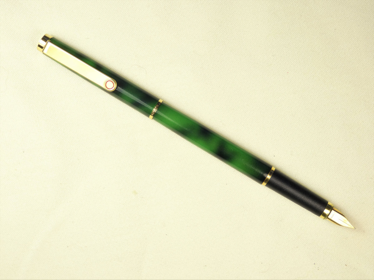 Vintage Rotring fountain pen. Marbled green lacquer. Excellent conditi ...