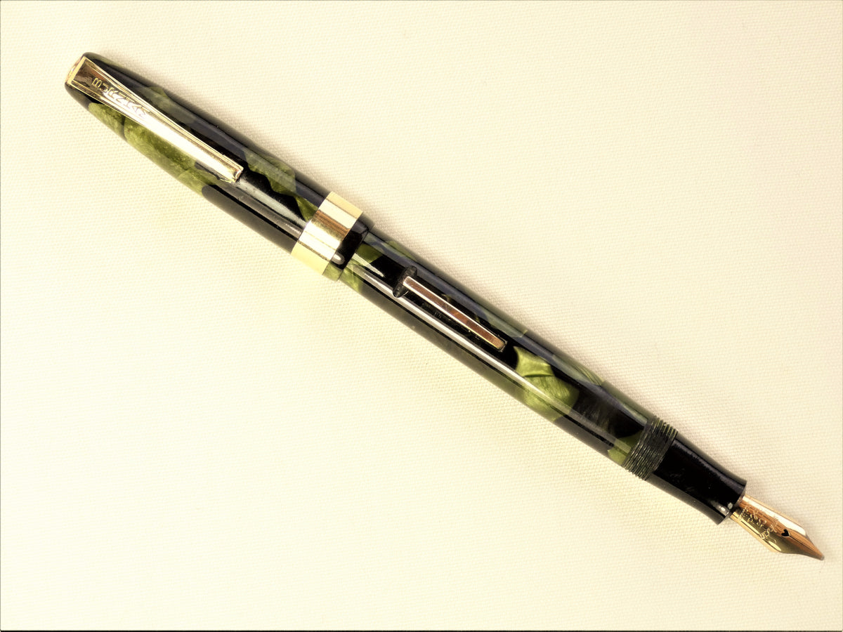 Burnham 65 in Marbled Green. 1940s. – Collectablepens